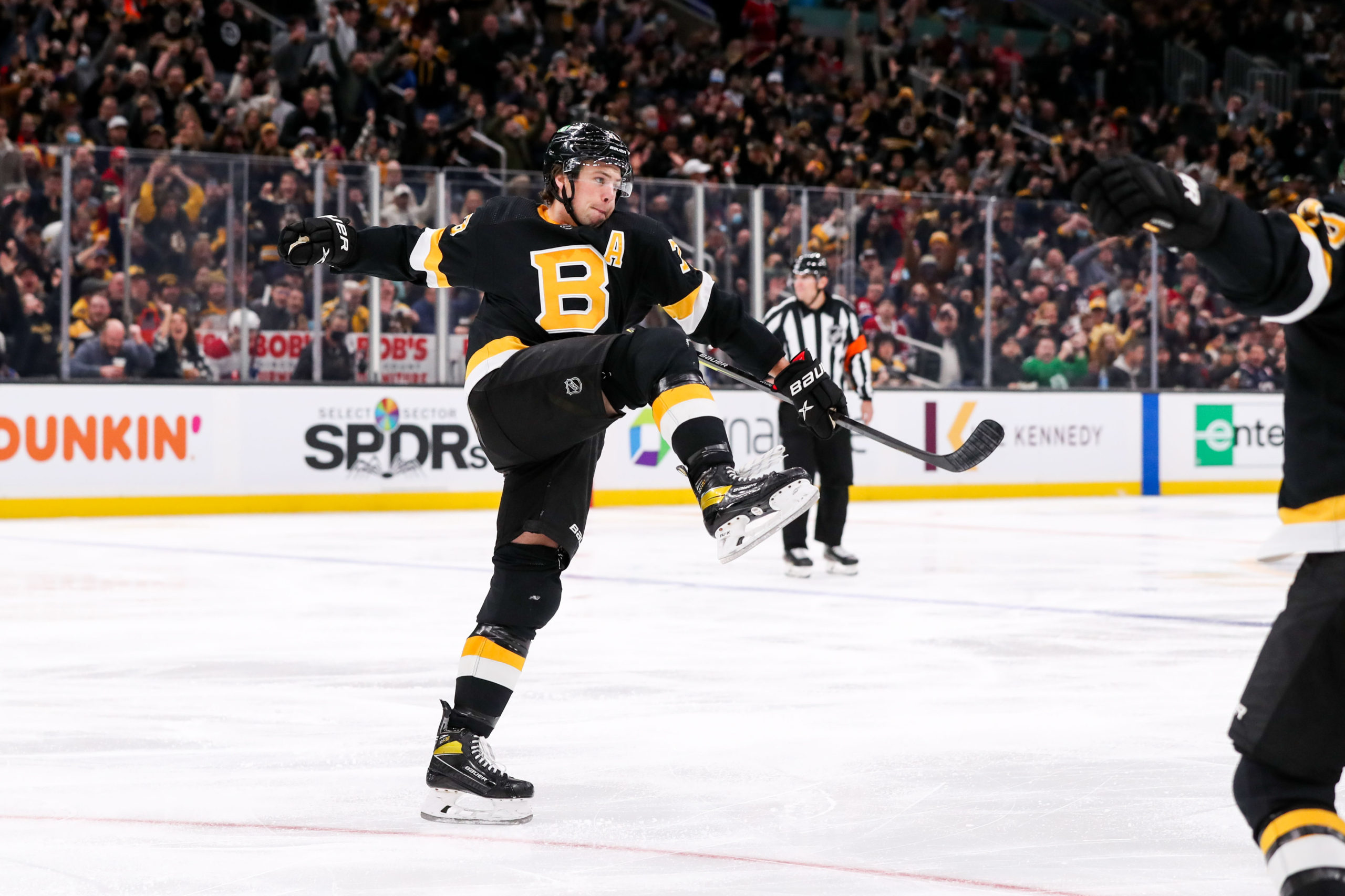 Samuel Meloche met la main sur McAvoy - Le Pool de Hockey
