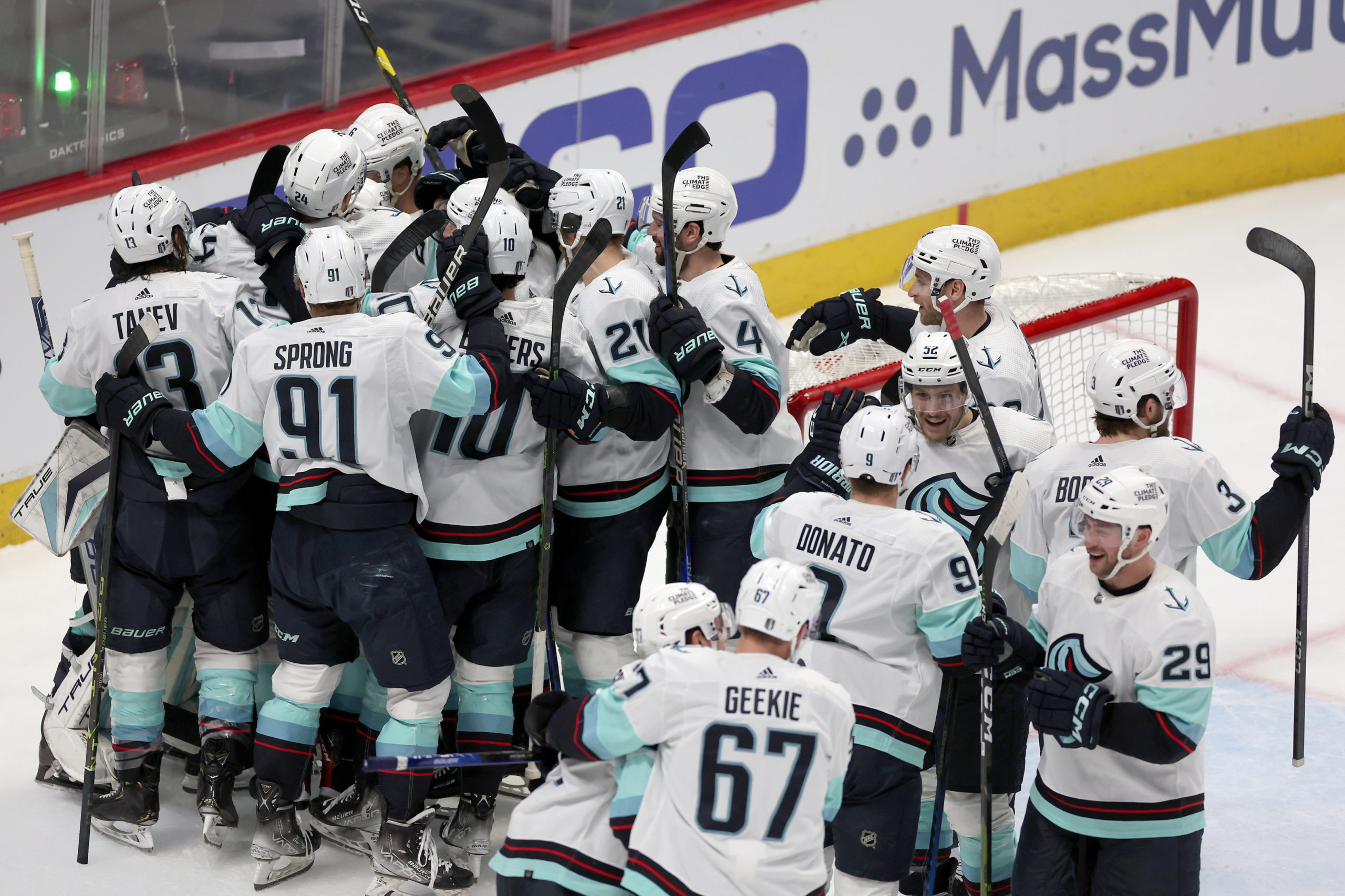Seattle cause la surprise et élimine les champions - Le Pool de Hockey