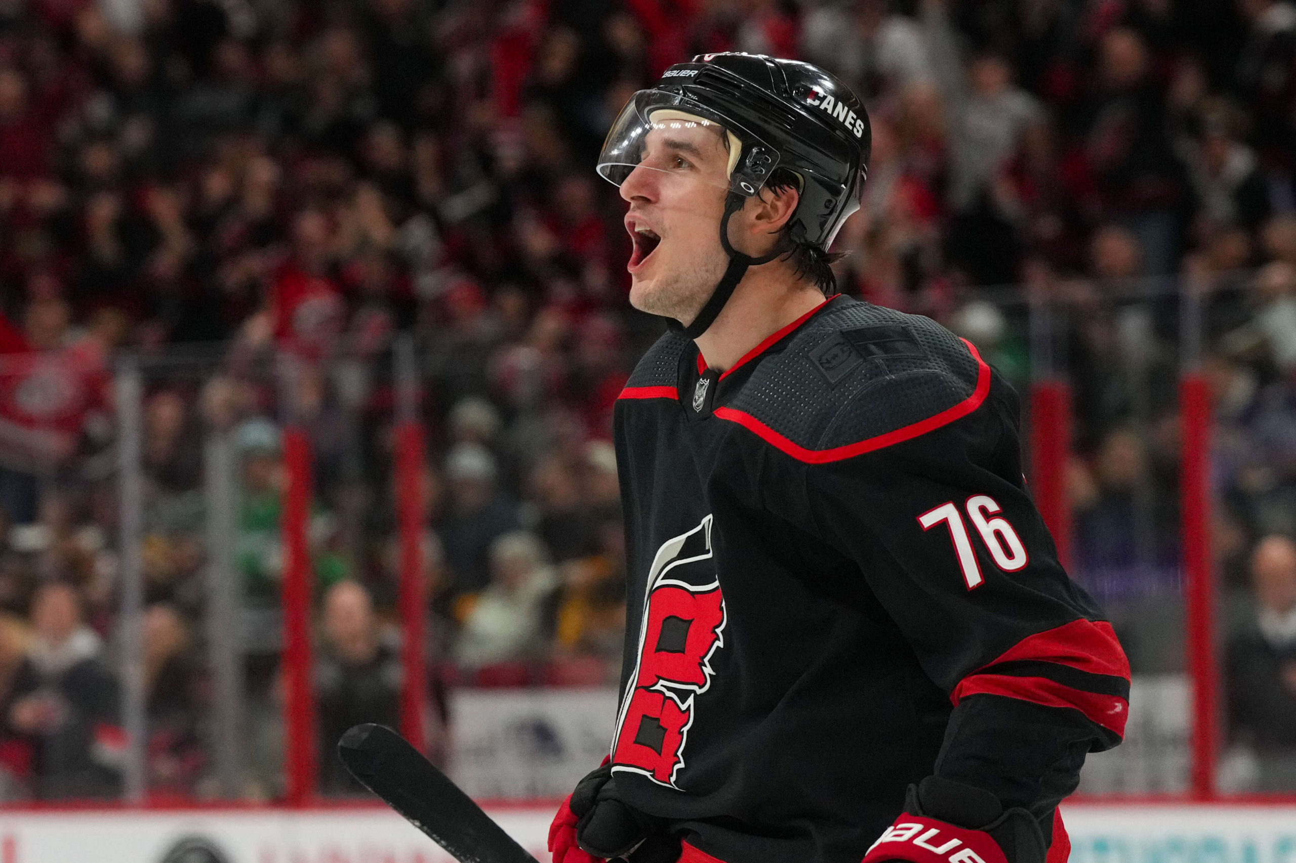 Skjei prend la place de DeAngelo dans l’alignement d’Alex - Le Pool de ...